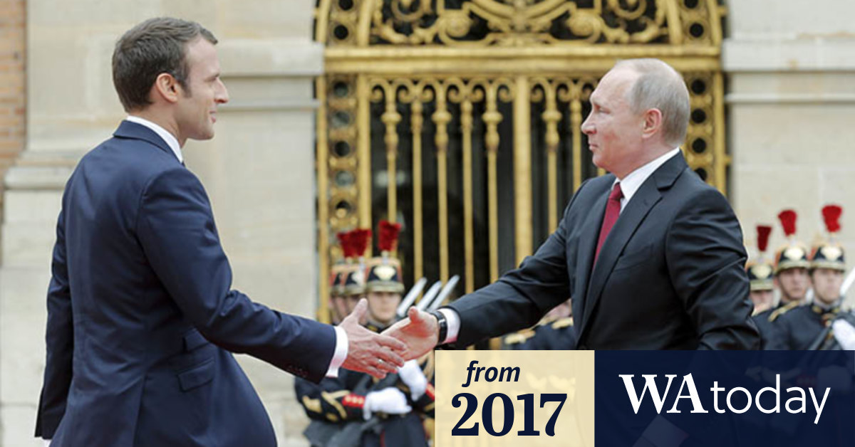 Video Macron Has His First Encounter With Putin